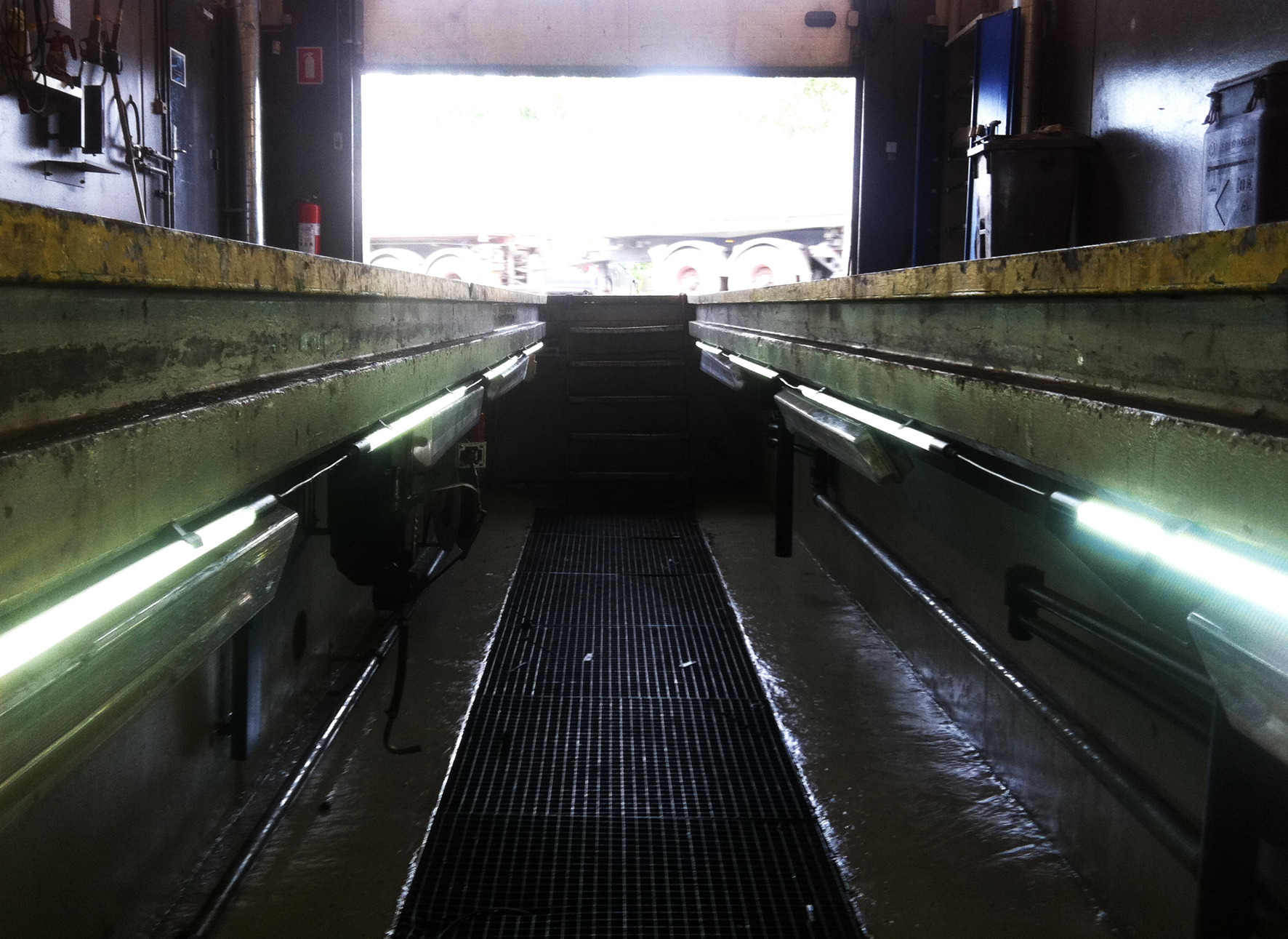 LINE LIGHT 6 - universal lighting solution with 6 LED units