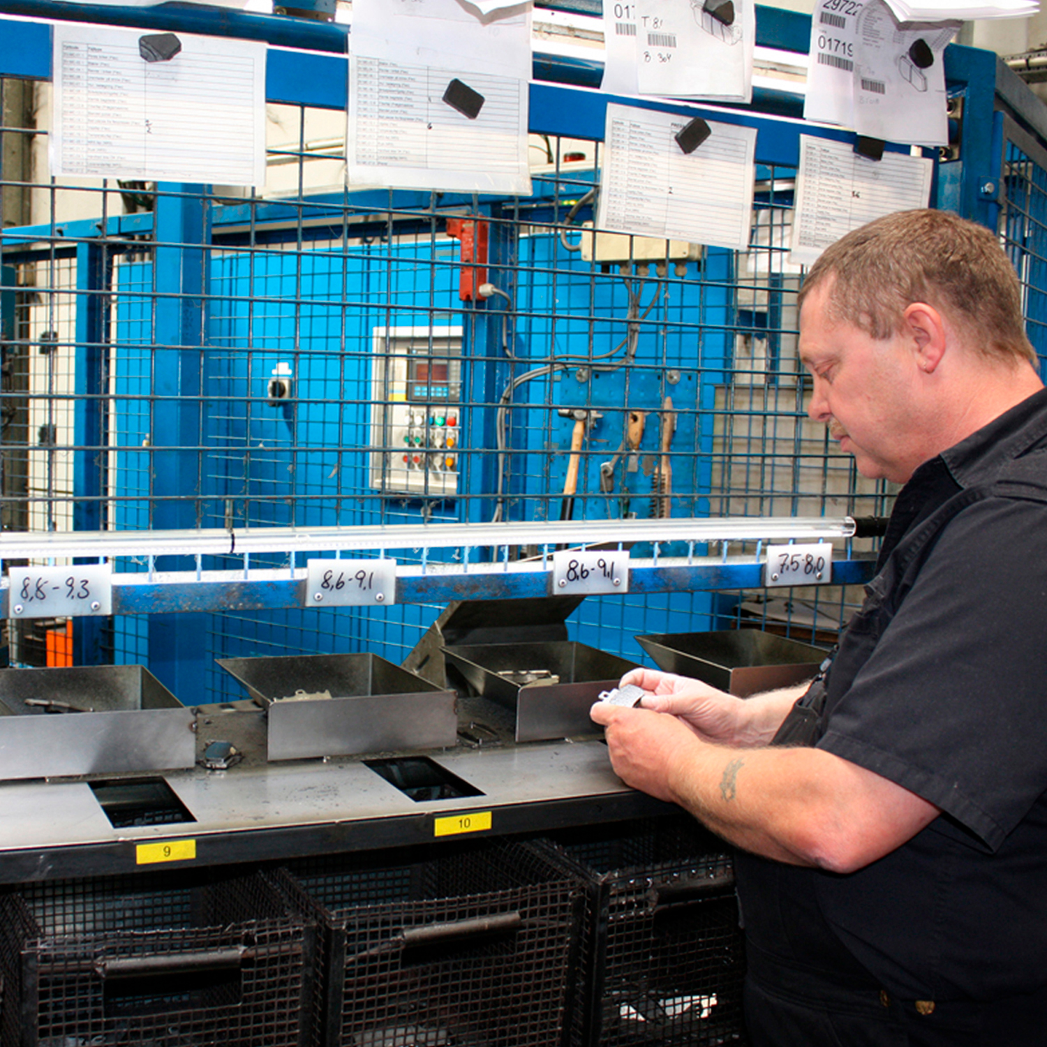 LINE LIGHT 1 - universal lighting solution with 1 LED unit