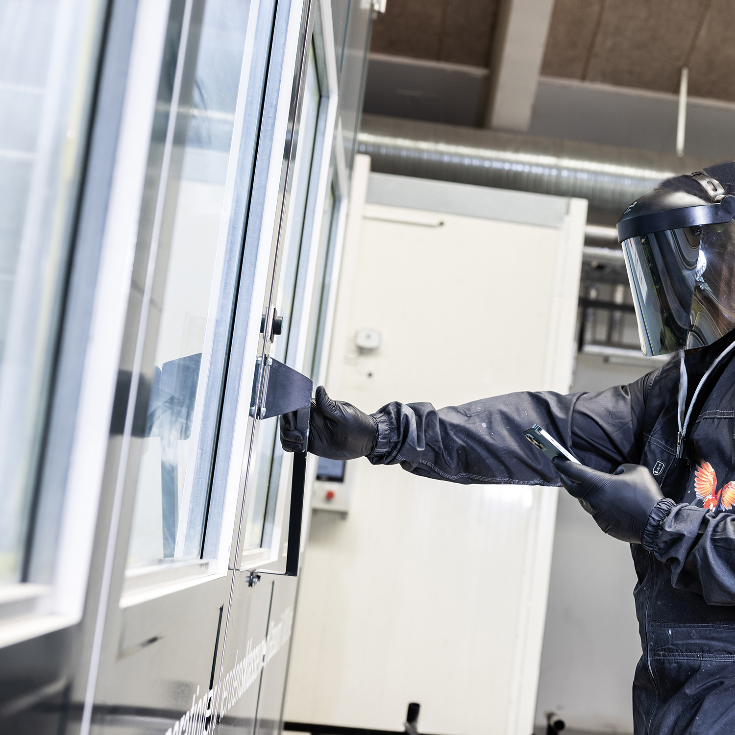 Extremely powerful LED work light for UV curing of large areas