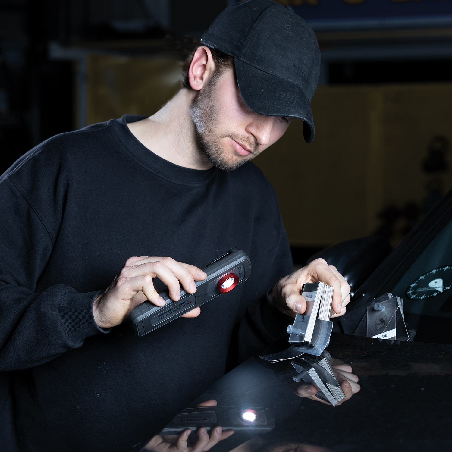 Rechargeable LED work light with 500 lumen and CCT SCAN function