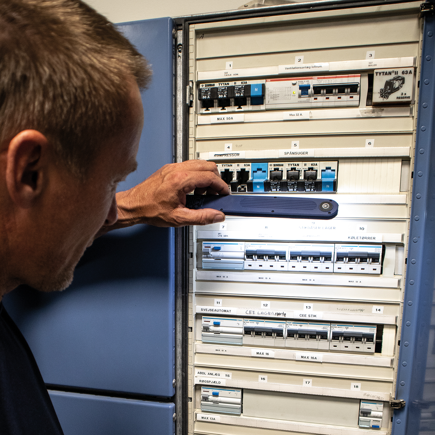 Universal STICK LITE M LED inspection hand lamp with 300 lumen