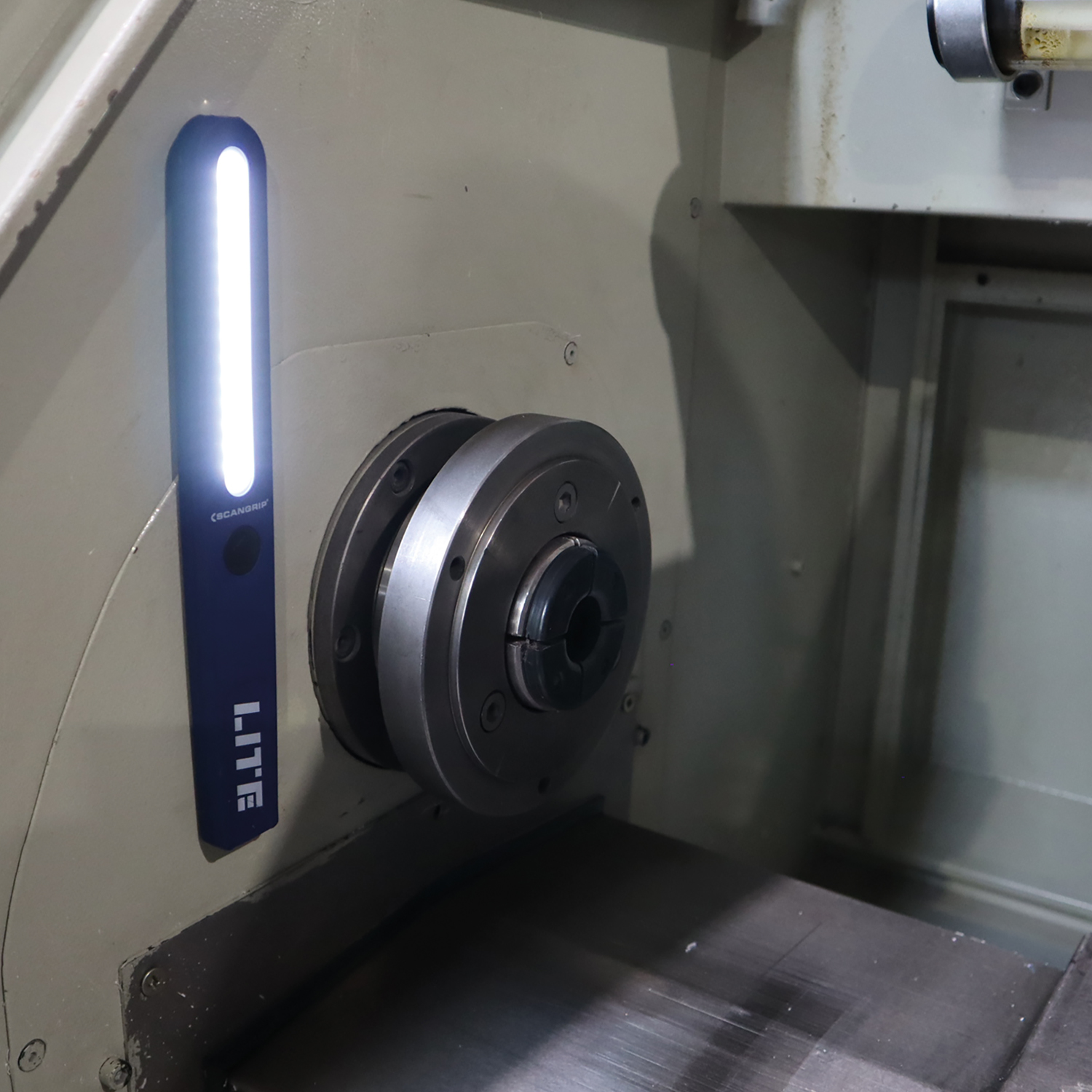 Universal STICK LITE M LED inspection hand lamp with 300 lumen