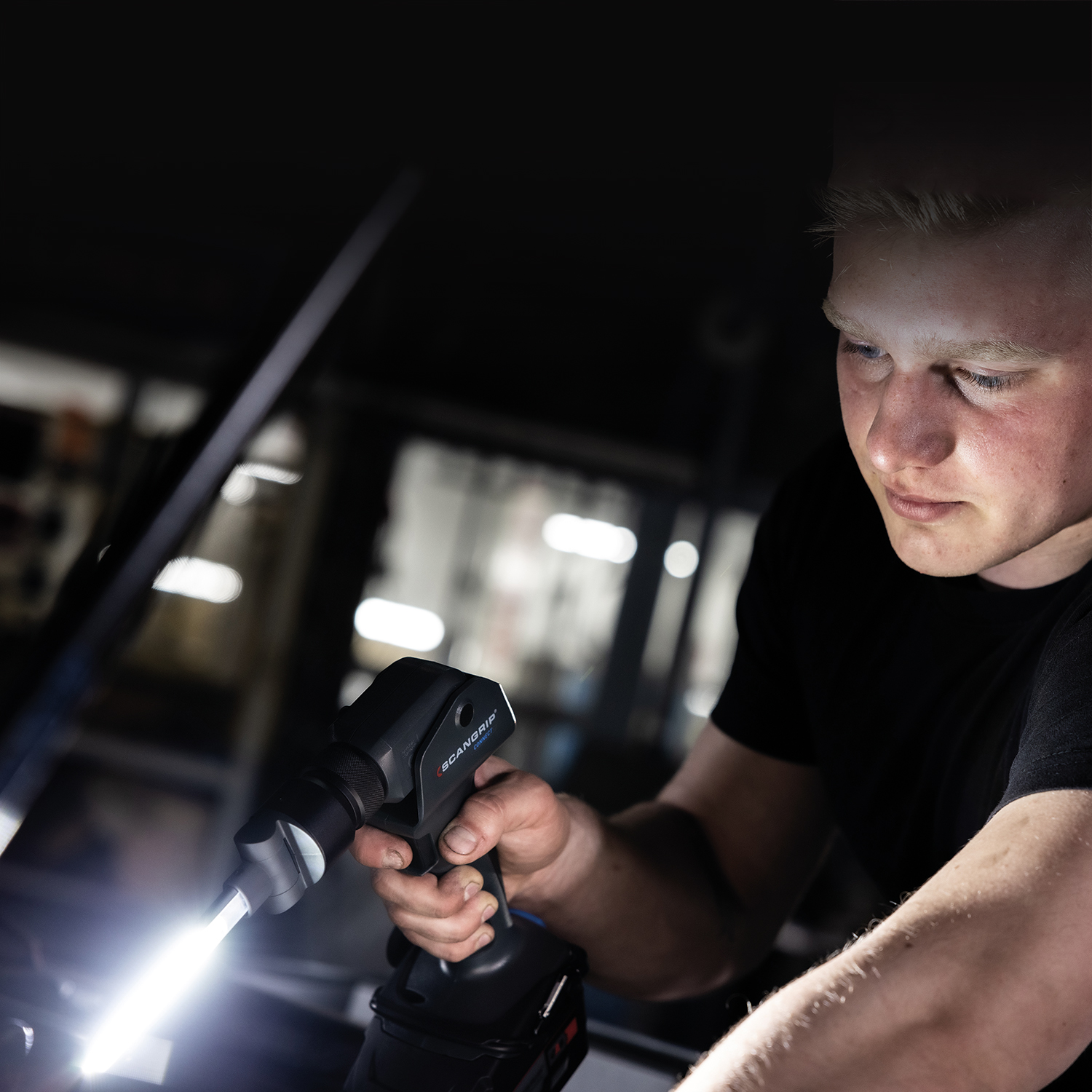 Hand-held work light with 750 lumen flex head light