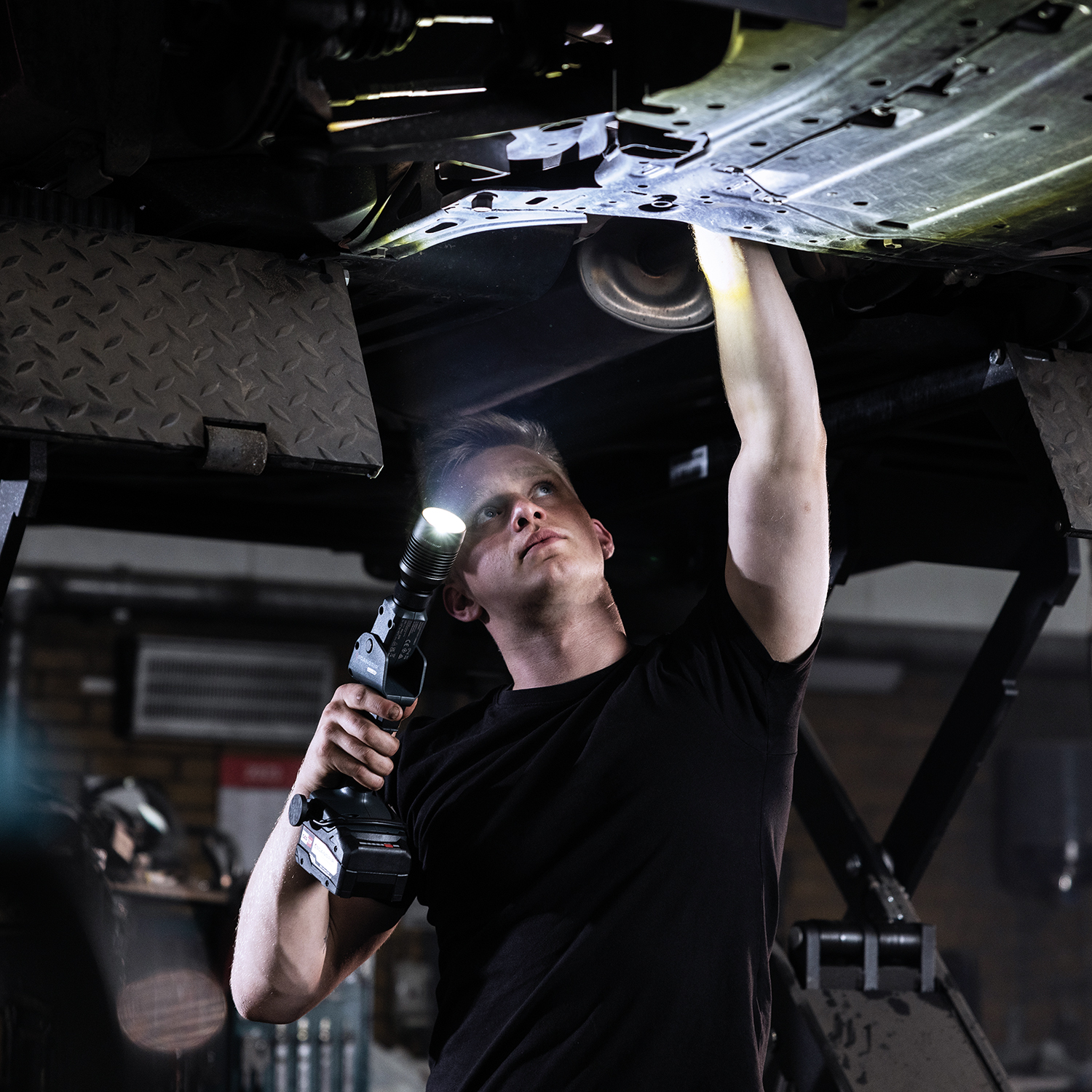 New flexible concept of hand-held work light with multiple ...