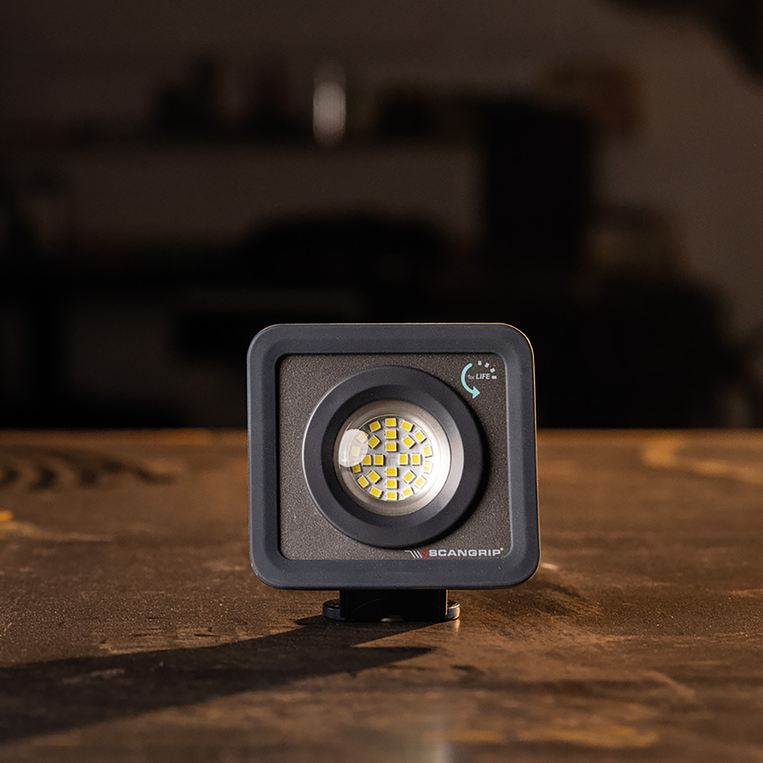Innovative NOVA MINI: Portable 1000 Lumen LED Work Light