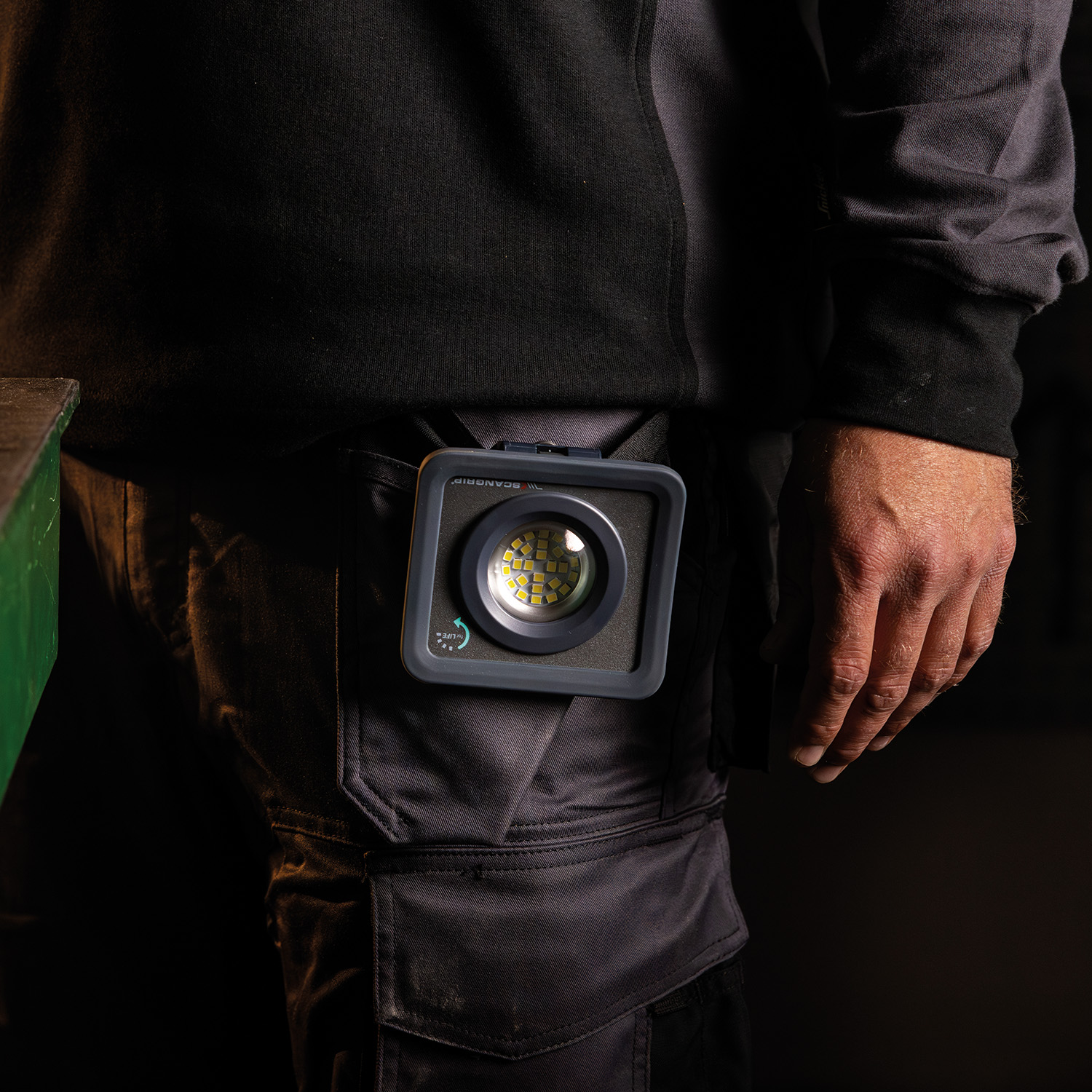 Innovative NOVA MINI: Portable 1000 Lumen LED Work Light