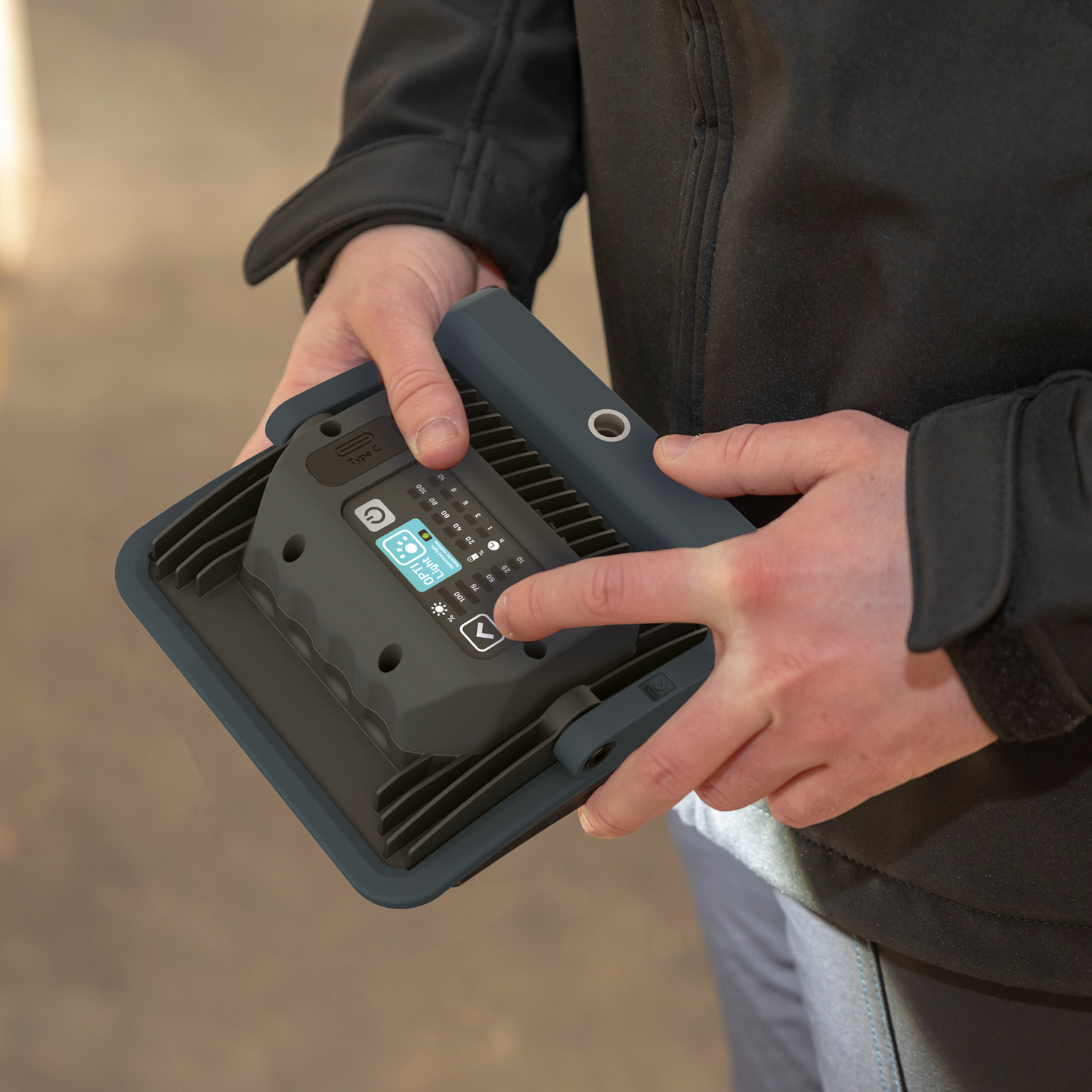 Explore the NOVA R: A compact and portable LED work light with up to 2000 lumen. Versatile ...